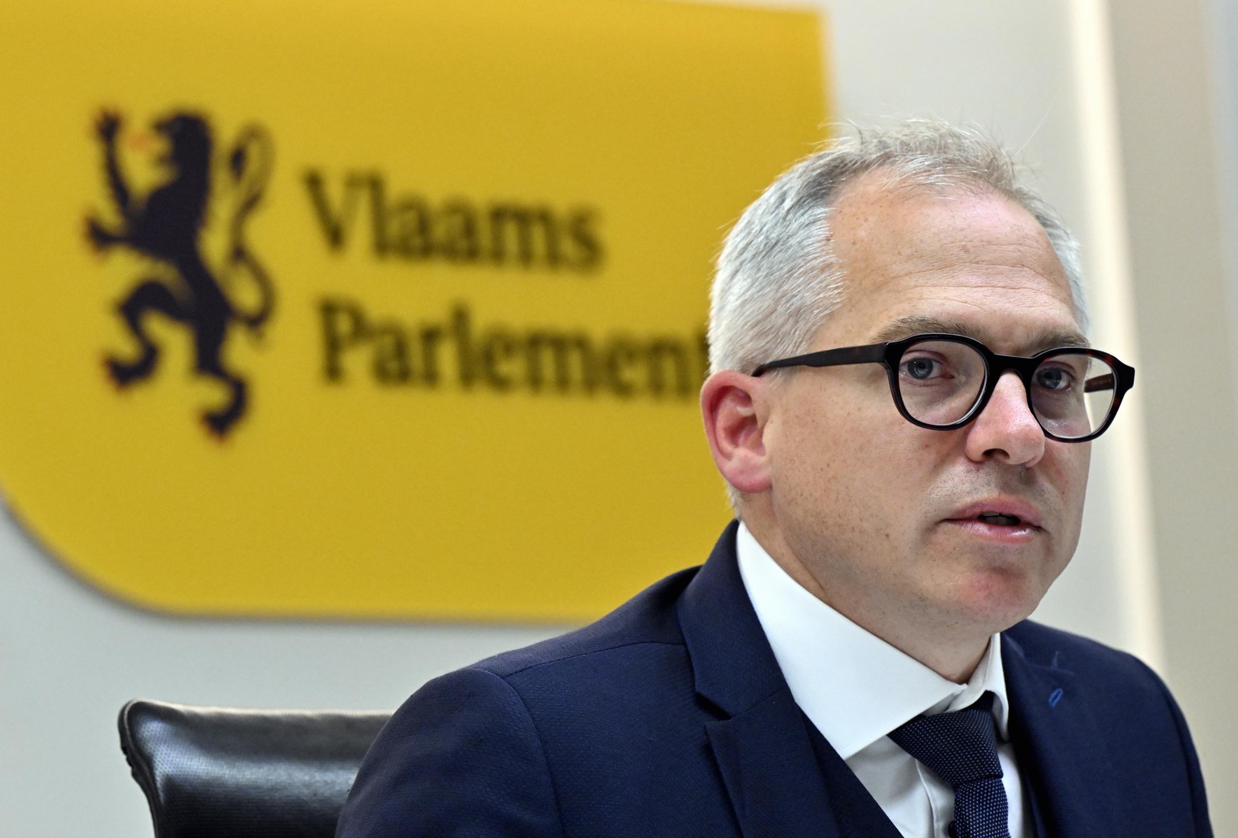 Matthias Diependaele verdedigt premie voor elektrische wagens: “Ik heb ...