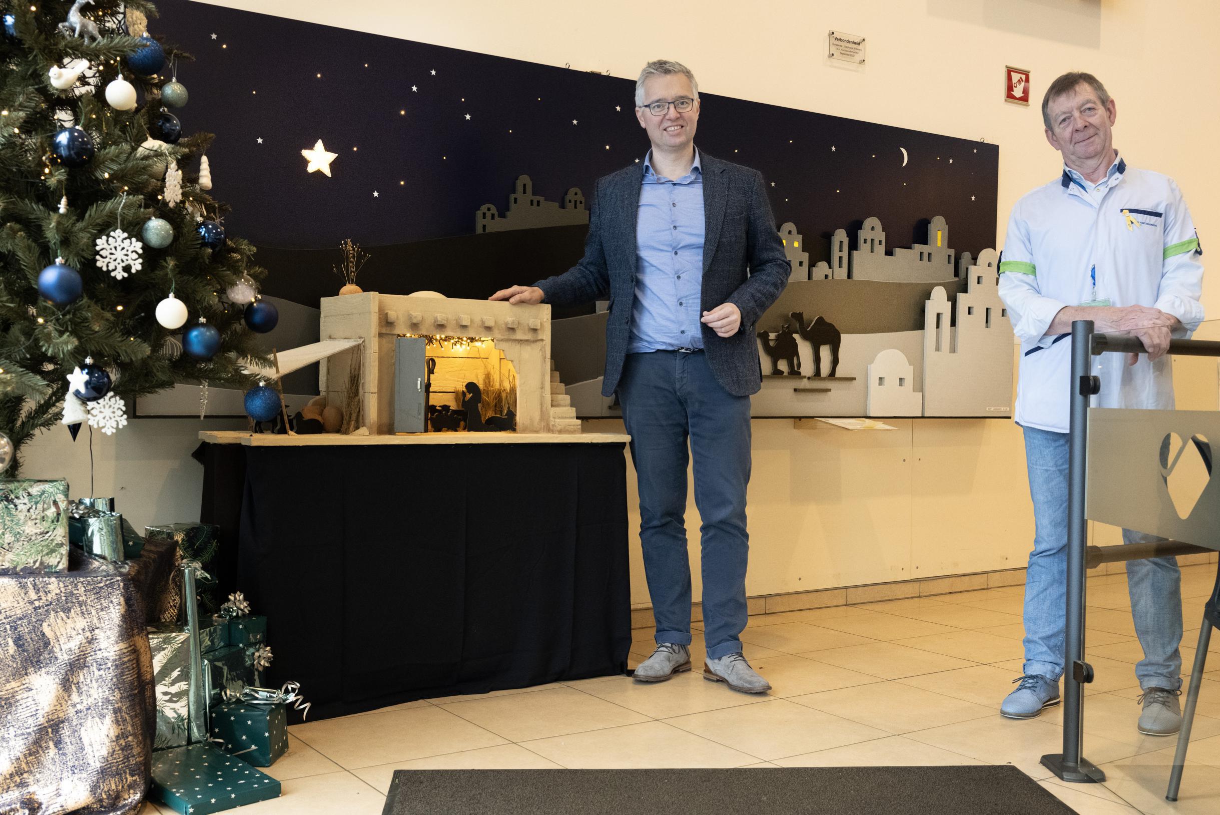 Jef Nuyts bouwt kersttafereel voor De Warmste Week in Heilig ...