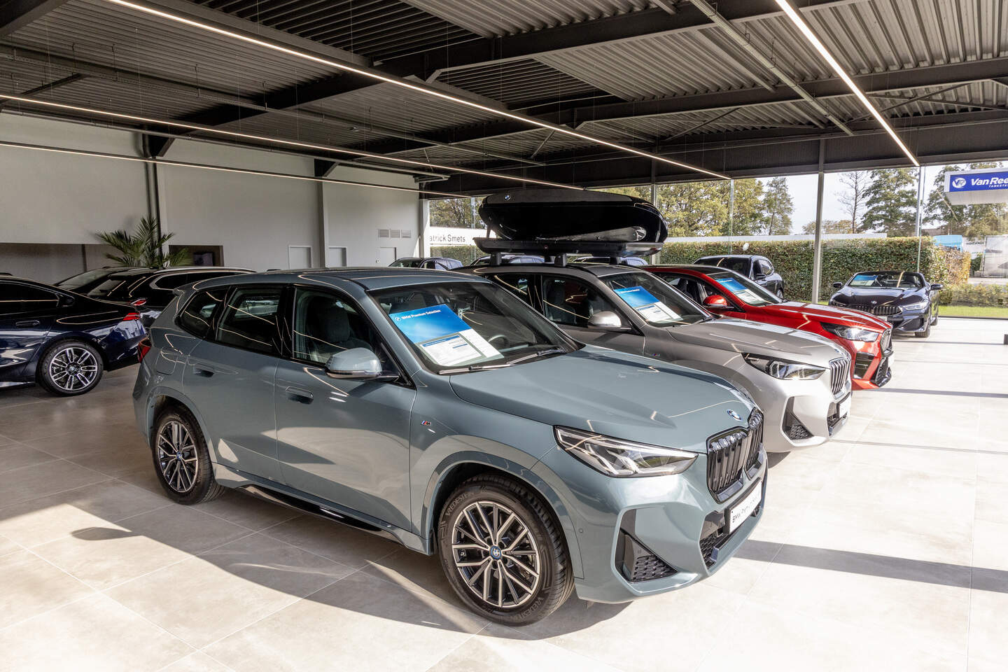 BMW Patrick Smets opent nieuw tweedehandscentrum: “Tweedehands is al ...