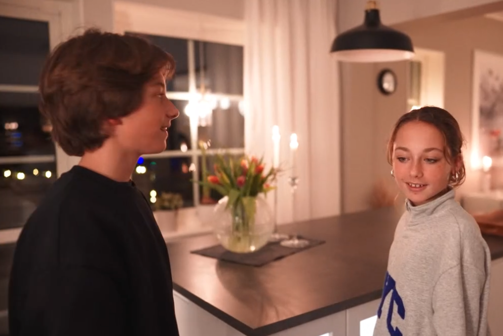 Familie Coppens bezoekt voor het eerst hun nieuwe woning in ‘Camping ...