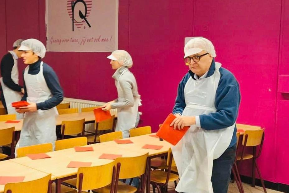 En plots staat een royal je eten op te scheppen: prins Laurent en zijn ...