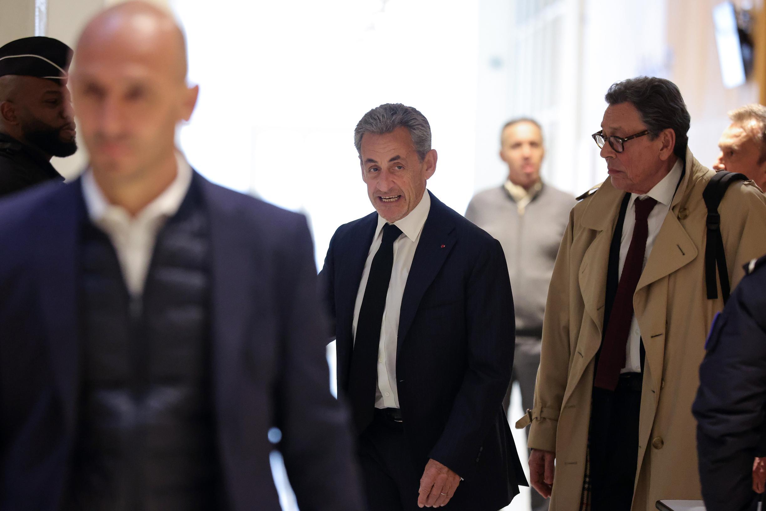 Franse oud-president Sarkozy aangekomen in rechtbank voor vijfde proces in vijf jaar | GVA