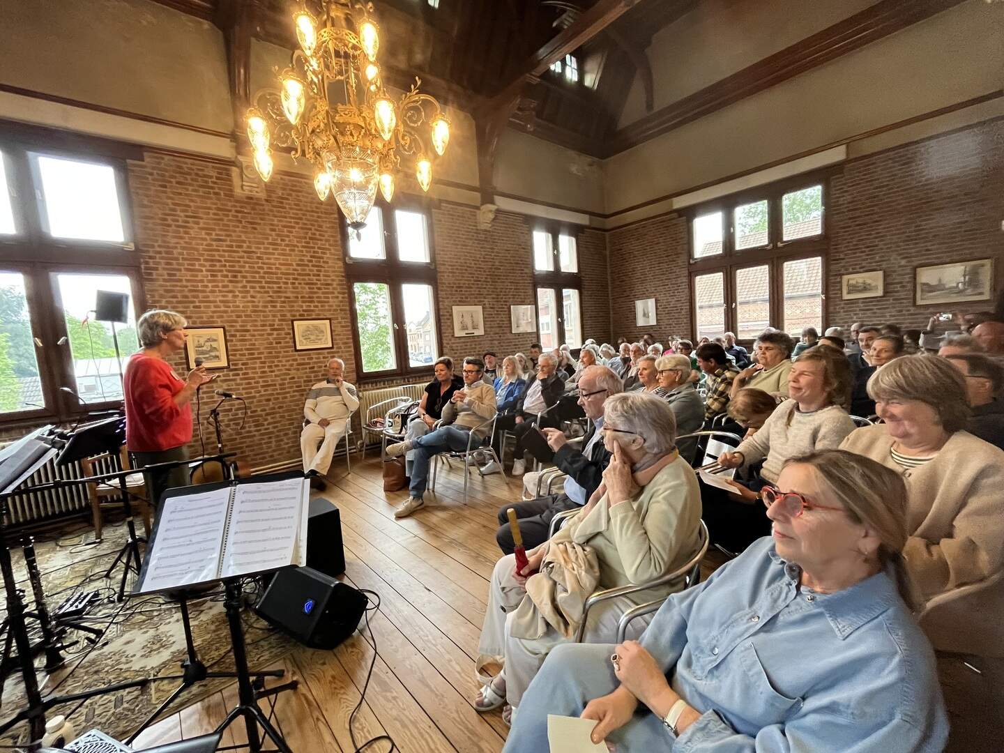 Overrompelende belangstelling voor heropening oude raadzaal door ...