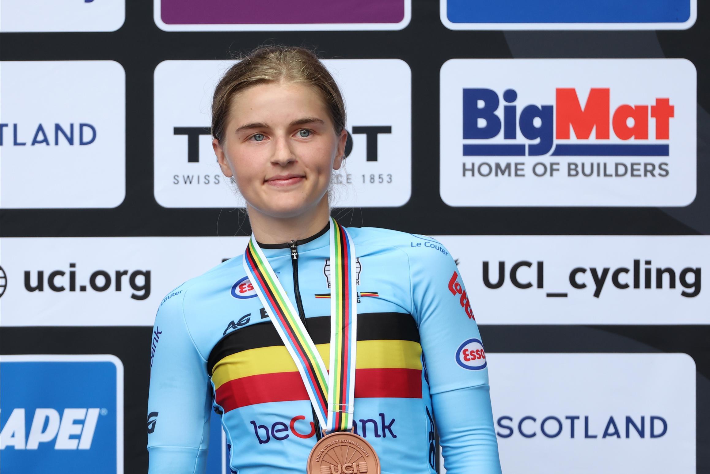 Brons! Fleur Moors heeft medaille beet op WK bij vrouwen junioren, overwinning is voor Franse ...