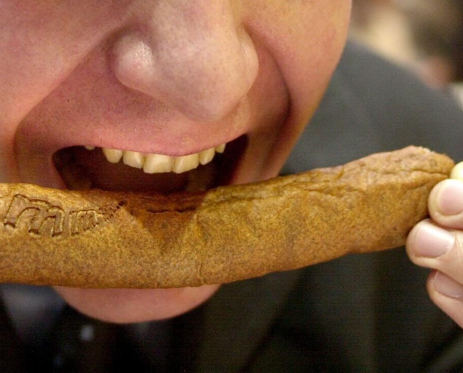 Wordt dit de nieuwe fastfoodtrend? Pizza frikandel speciaal | GVA