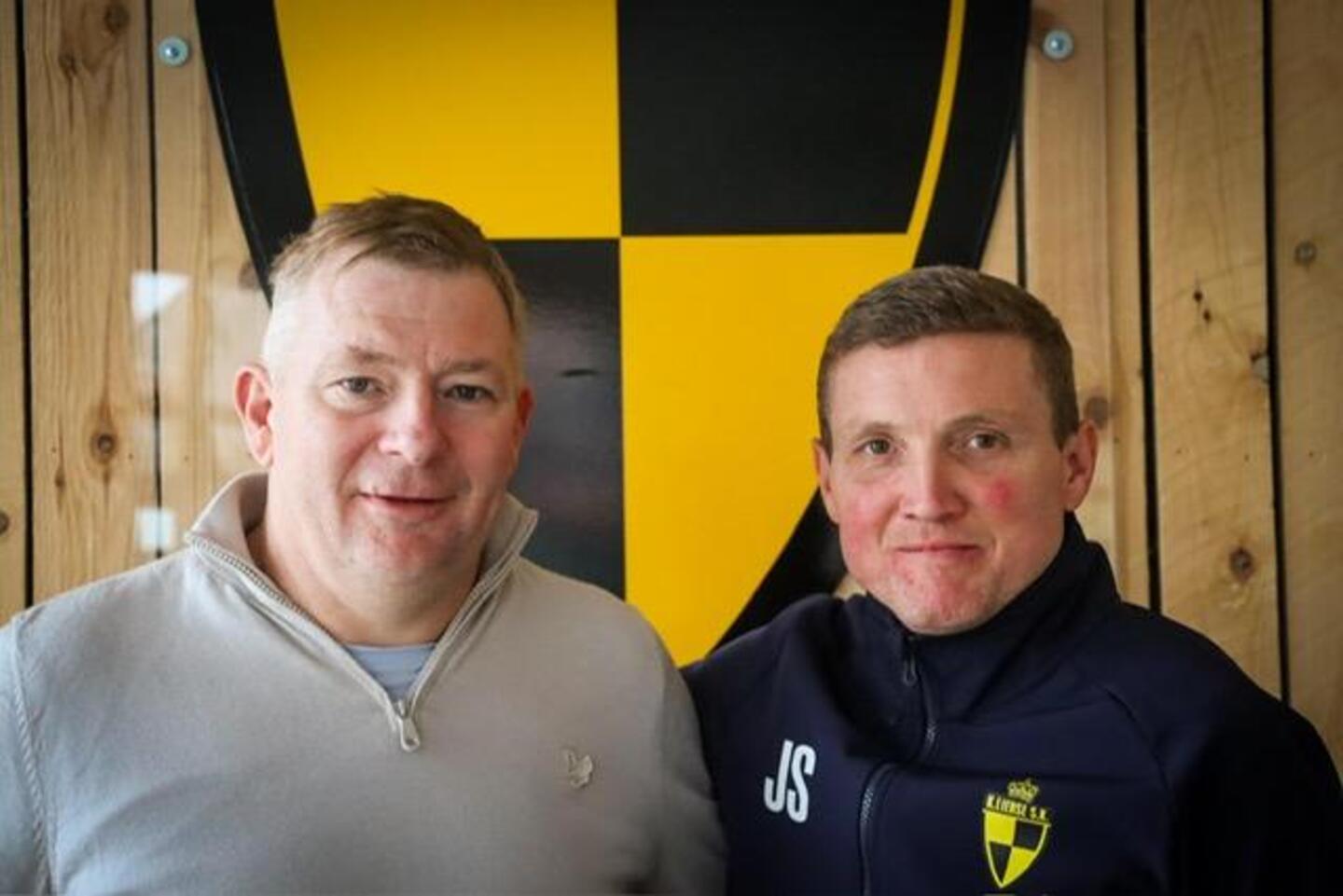 Voorzitter Luc Van Thillo en coach Jay Shoffner duiken met Lierse de ...