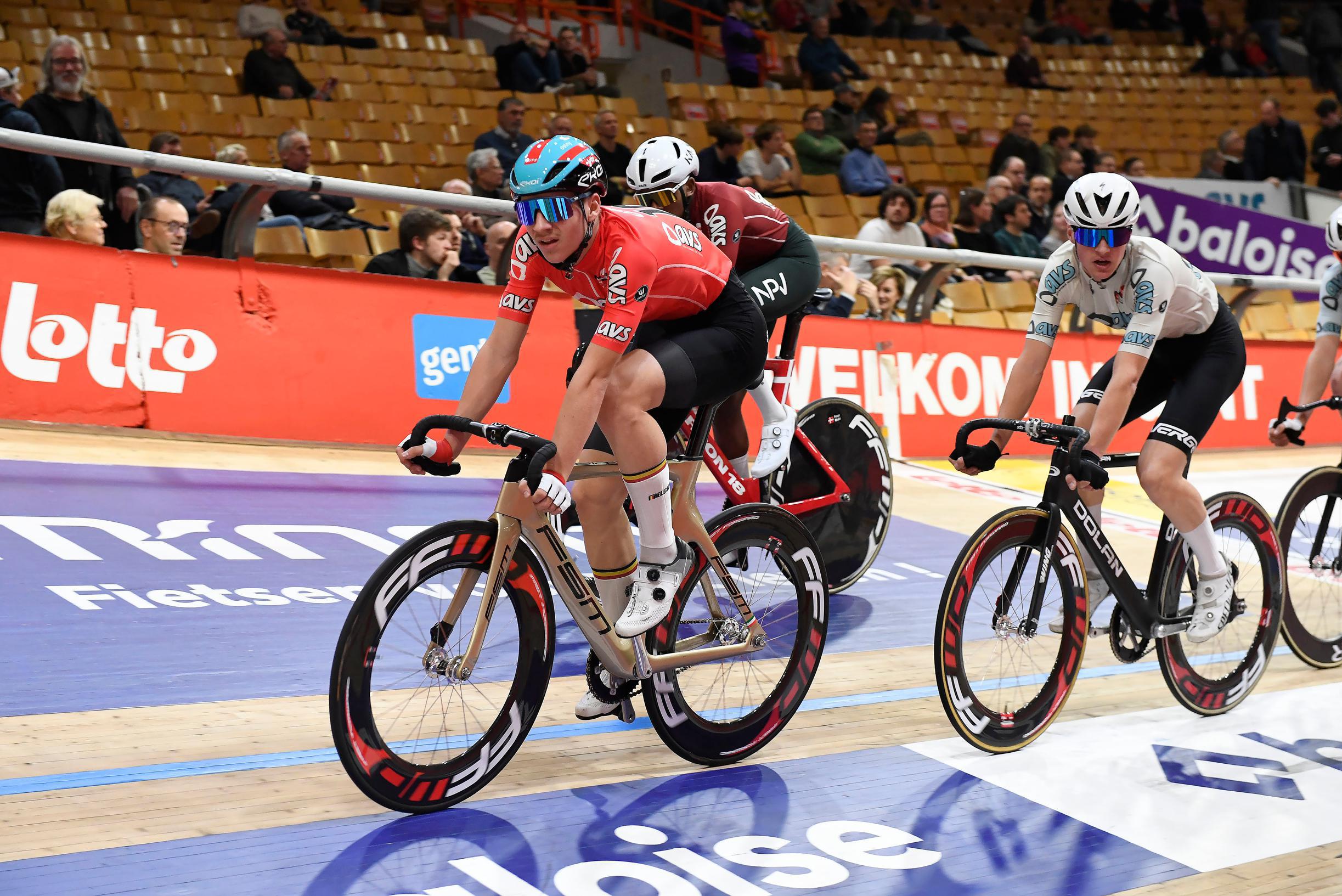 Liam Van Bylen valt op de 500m in de Toekomstzesdaagse net naast het ...
