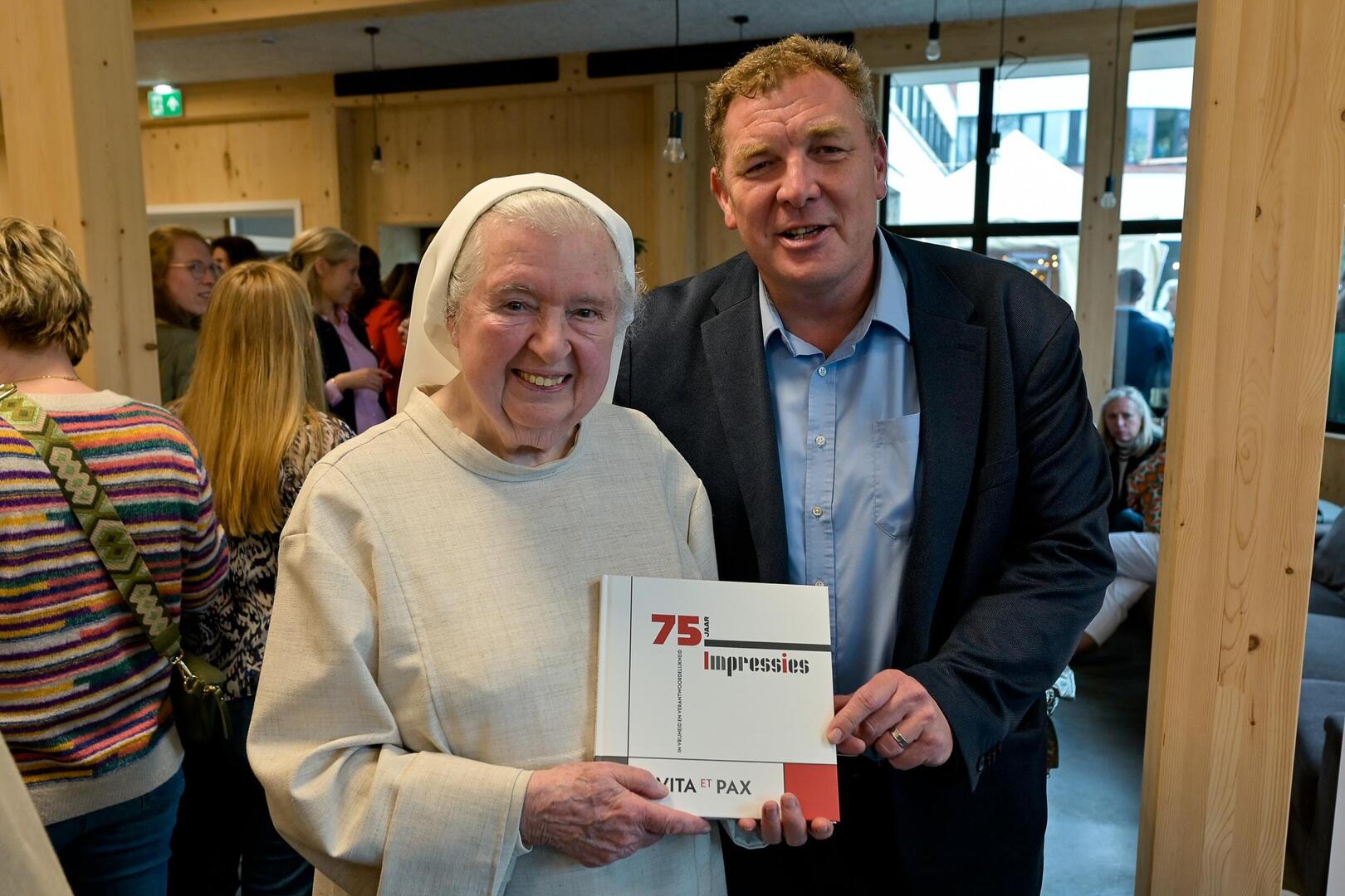 Zevenhonderd oud-leerlingen keren terug naar 75-jarig Vita et Pax ...