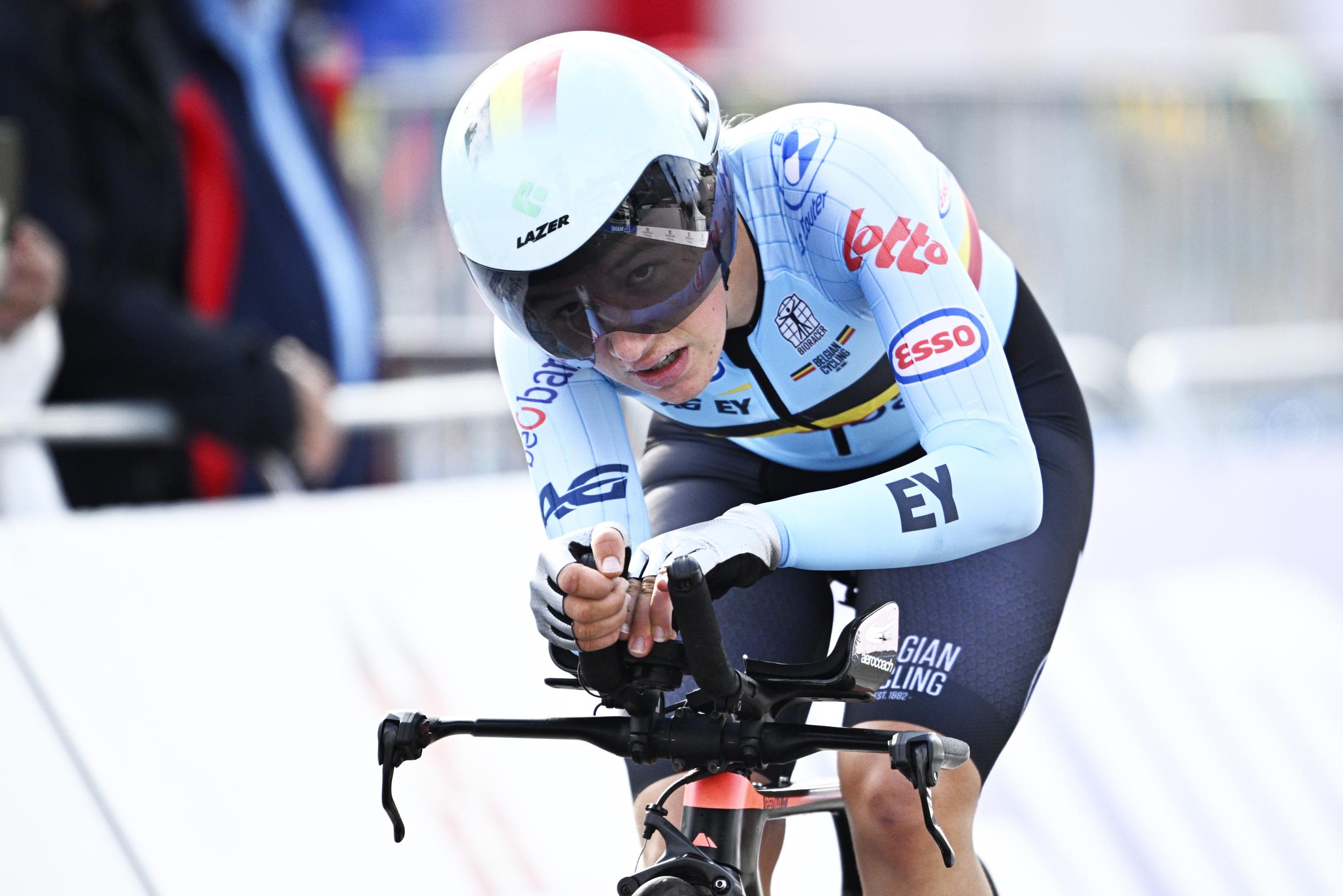 Britse Cat Ferguson is wereldkampioene tijdrijden bij junioren ...