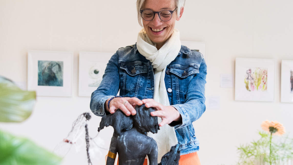 Psychologe Griet Geeraert verbindt psychologie en kunst in nieuwe expo ...