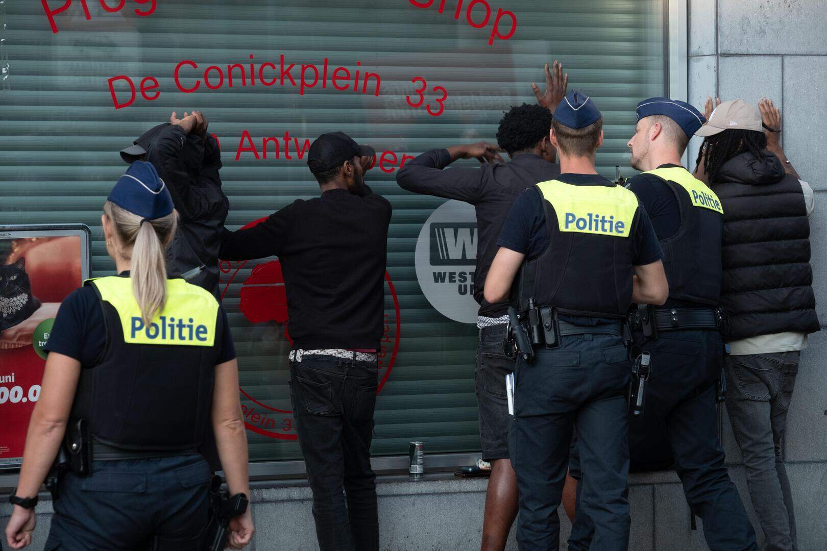 Eerste controles in ‘aandachtswijk’ Antwerpen-Noord: 22 bestuurlijke arrestaties | GVA