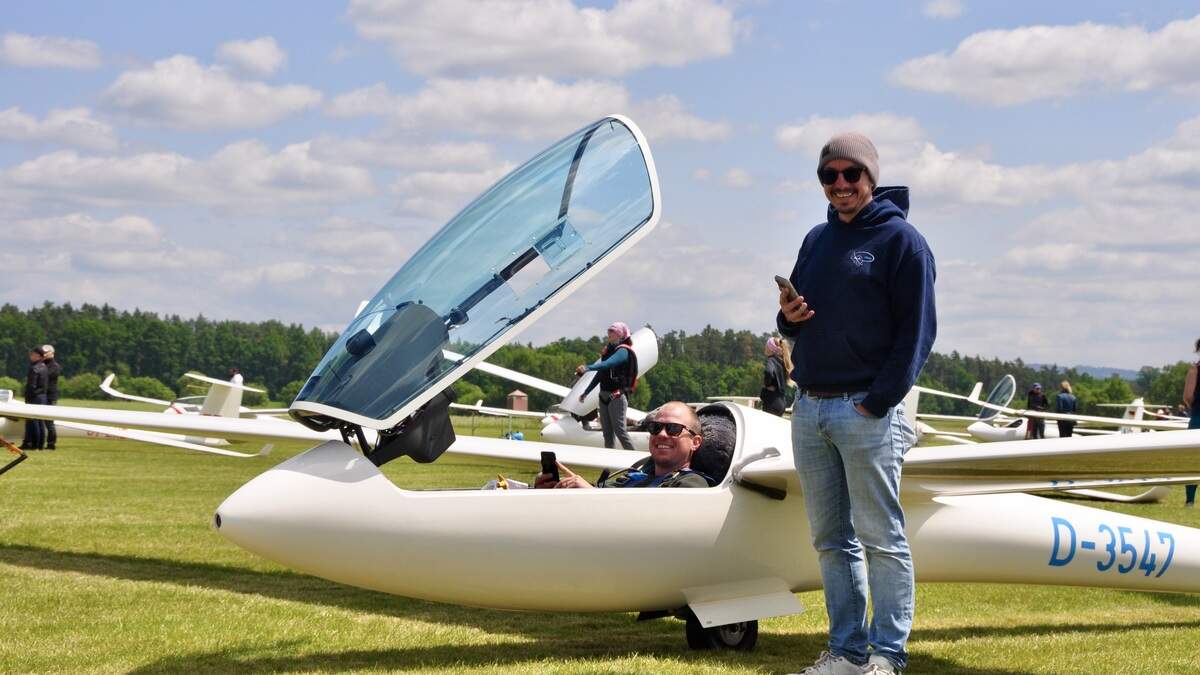 Balenaar Jeroen Jennen (32) is wereldkampioen zweefvliegen: “Soms hang ...