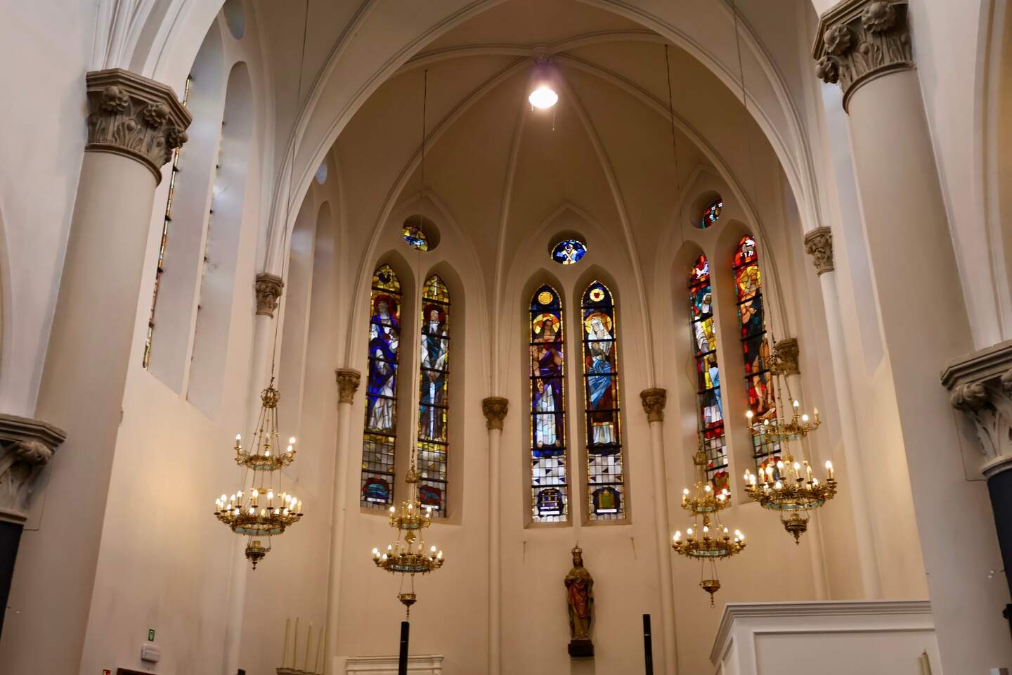 BINNENKIJKEN. Kerk van het Lisp omgetoverd tot B&B met tien kamers ...