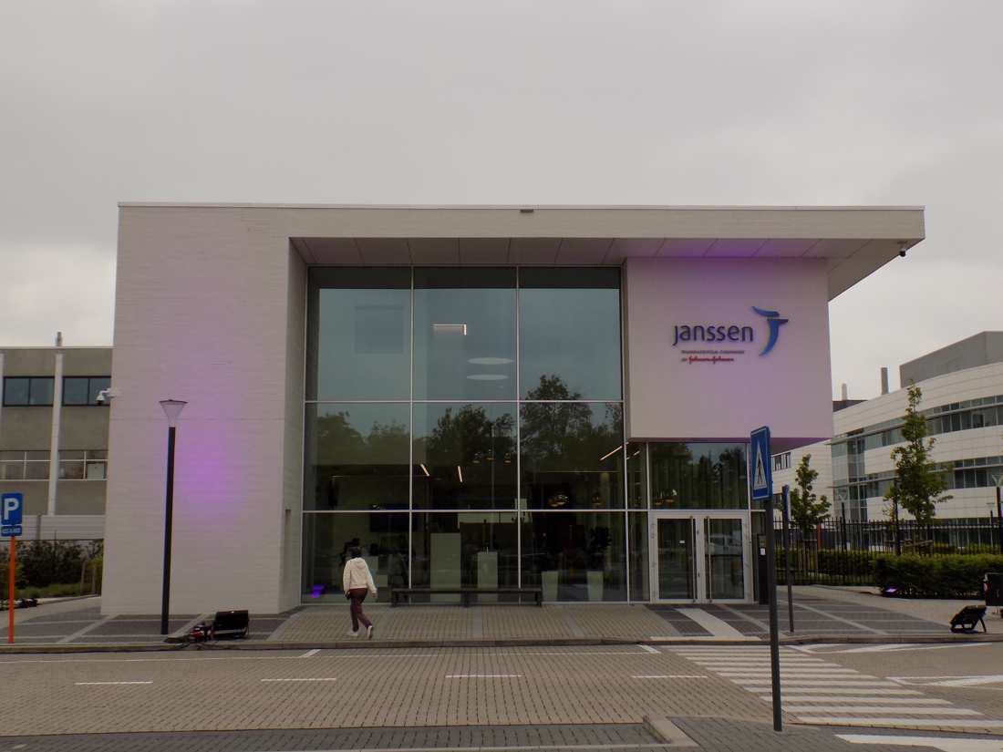 Janssen Pharmaceutica in Beerse zet labo op om extra te testen op ...