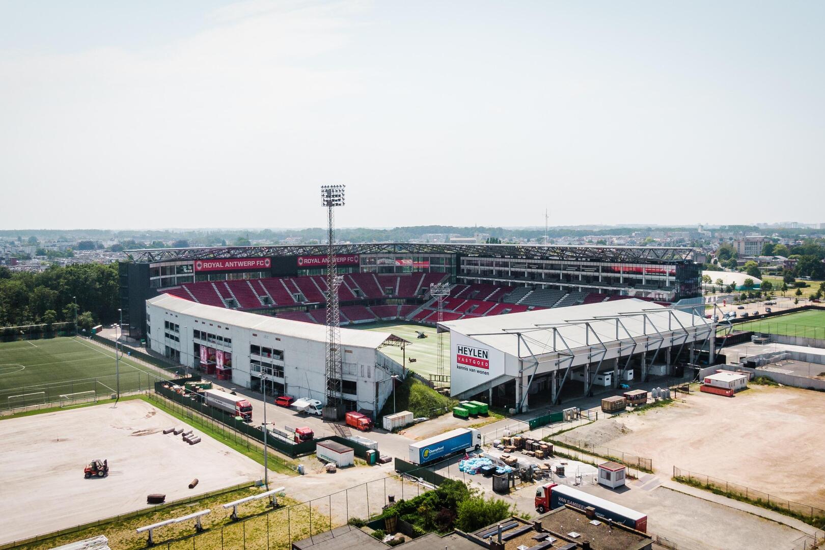 Moet Antwerp de nieuwe tribune 2 over 10 jaar weer afbreken en hoe zal ...