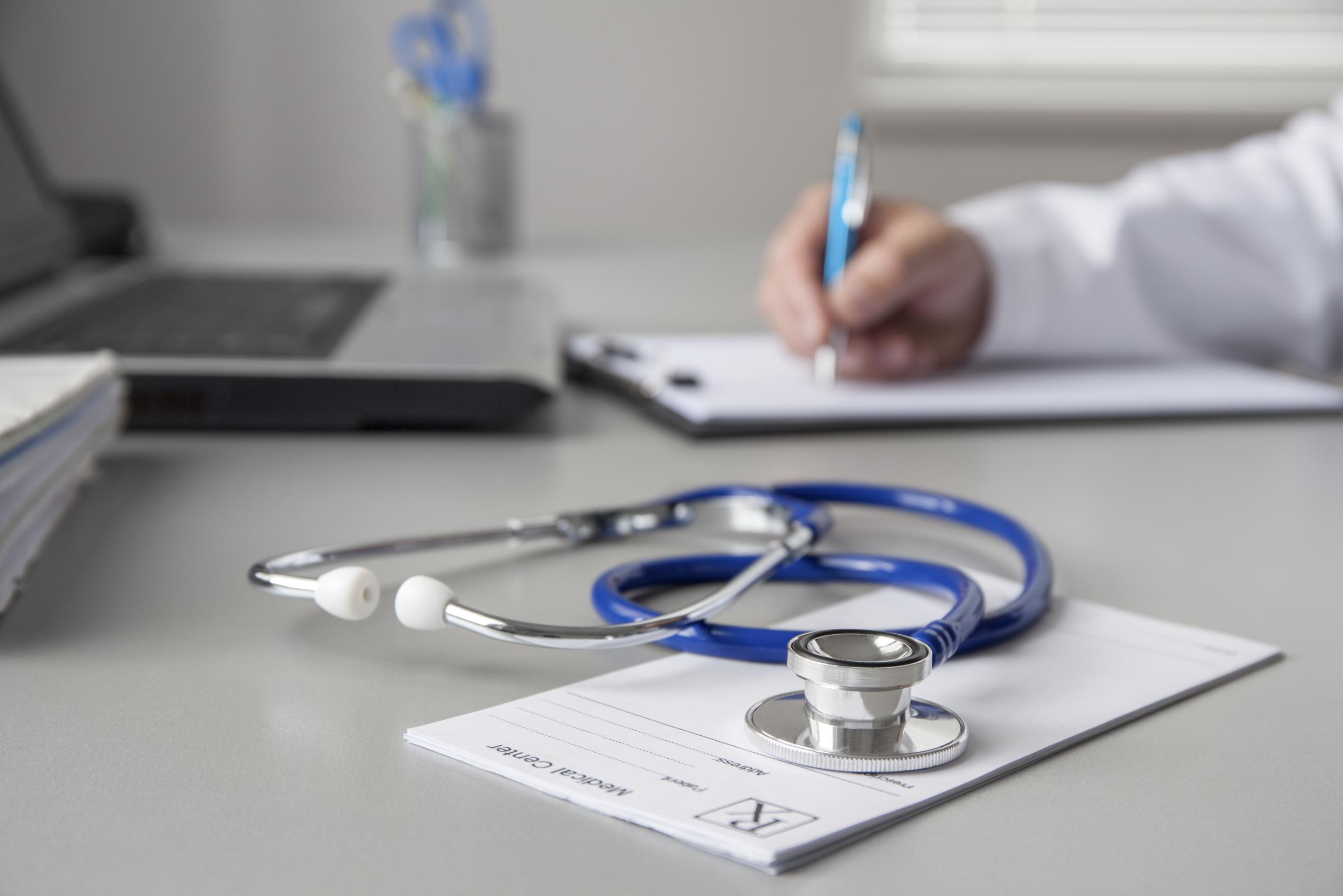 Huisartsen en CM verzetten zich tegen afschaffing van dagje ...