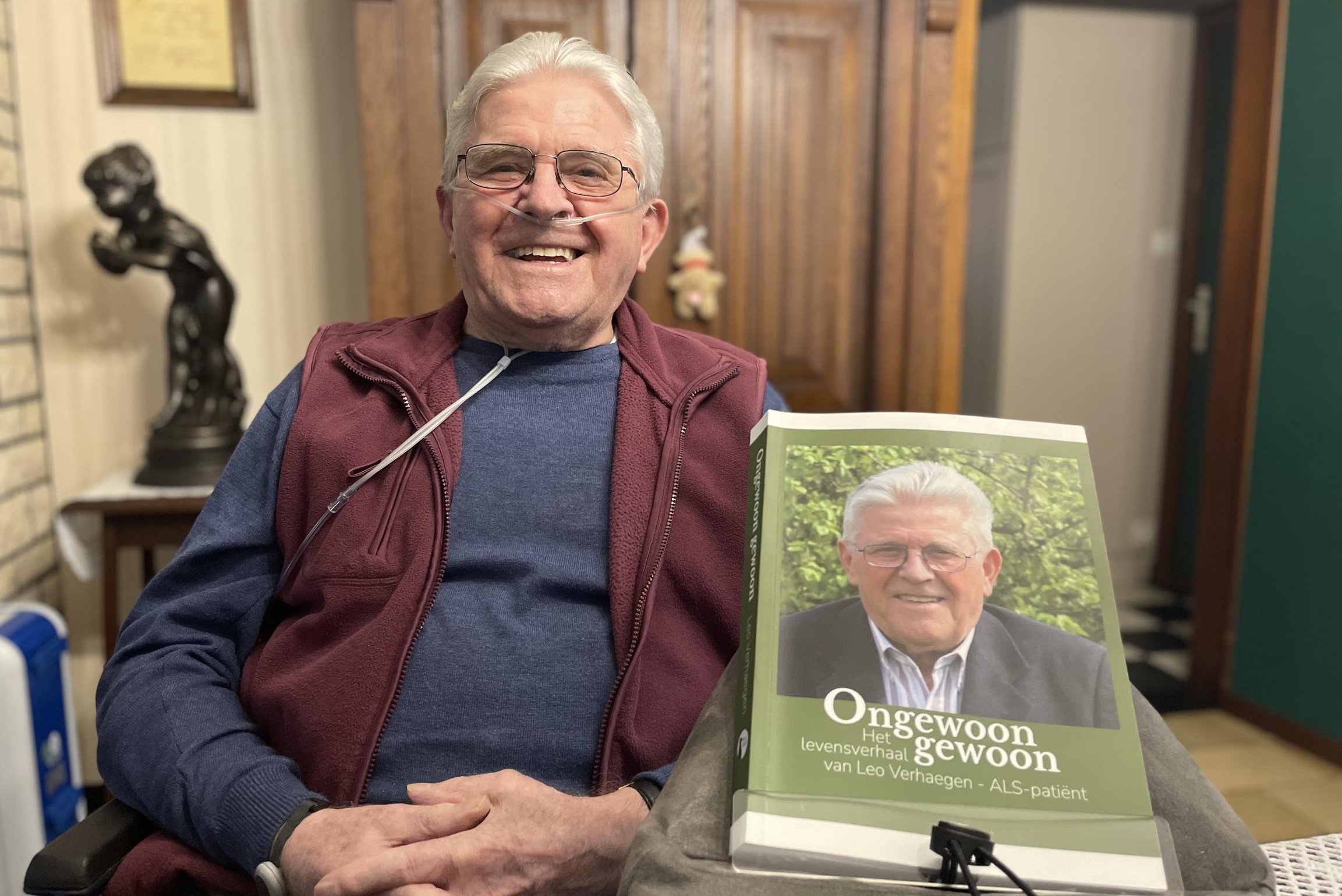 Oud-schooldirecteur en ALS-patiënt Leo Verhaegen (81) pent ...