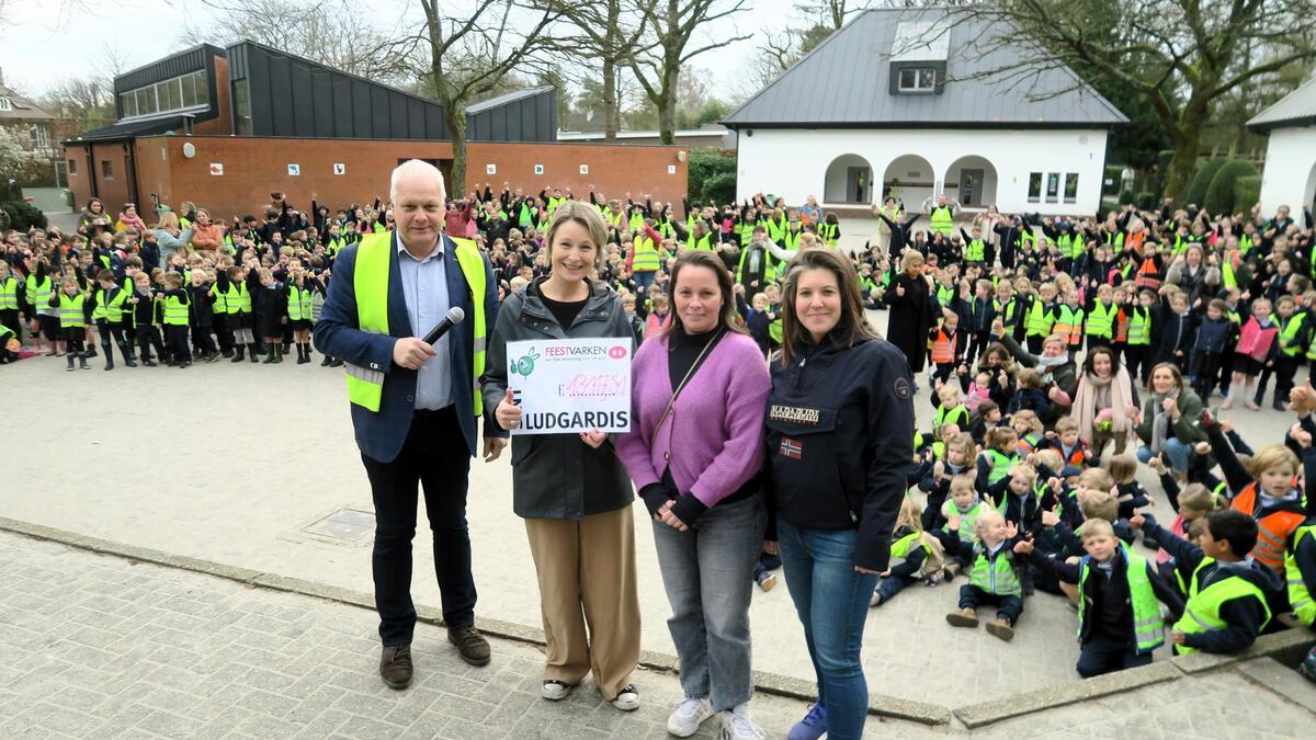 Sint-Ludgardis bezorgt Feestvarken bol en rond spaarvarkentje: 14.000 ...