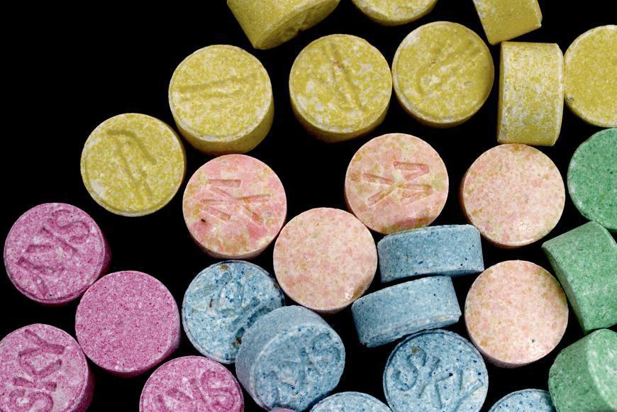 Drugshandelaar betrapt bij versturen van acht kilo xtc-tabletten | GVA
