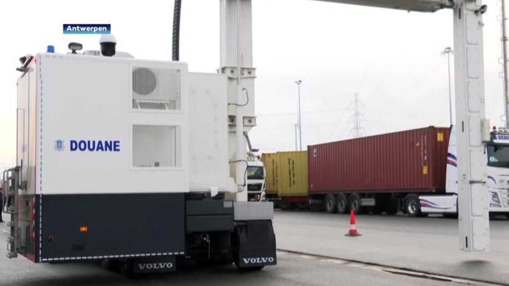 Grote lading hasj in beslag genomen in de haven | GVA