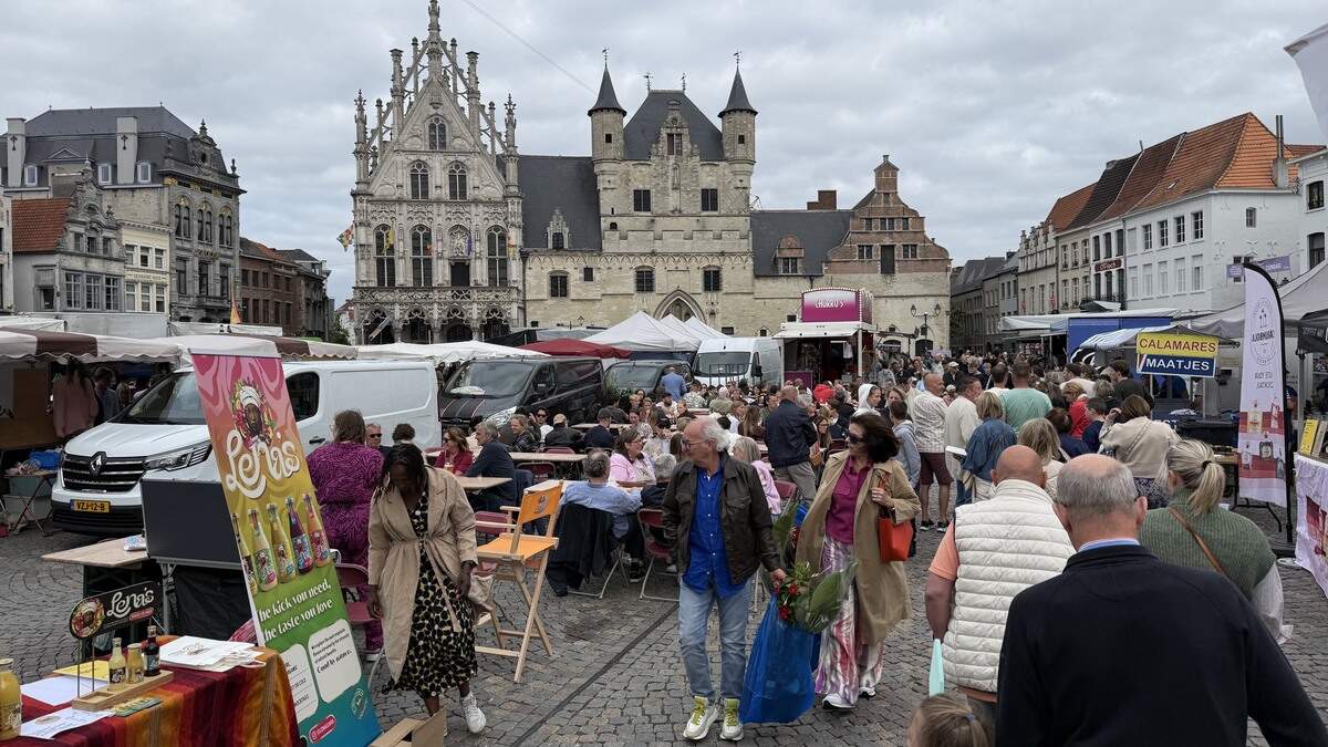 Lente- en Proevertjesmarkt trekt massa volk naar Mechelse Grote Markt ...