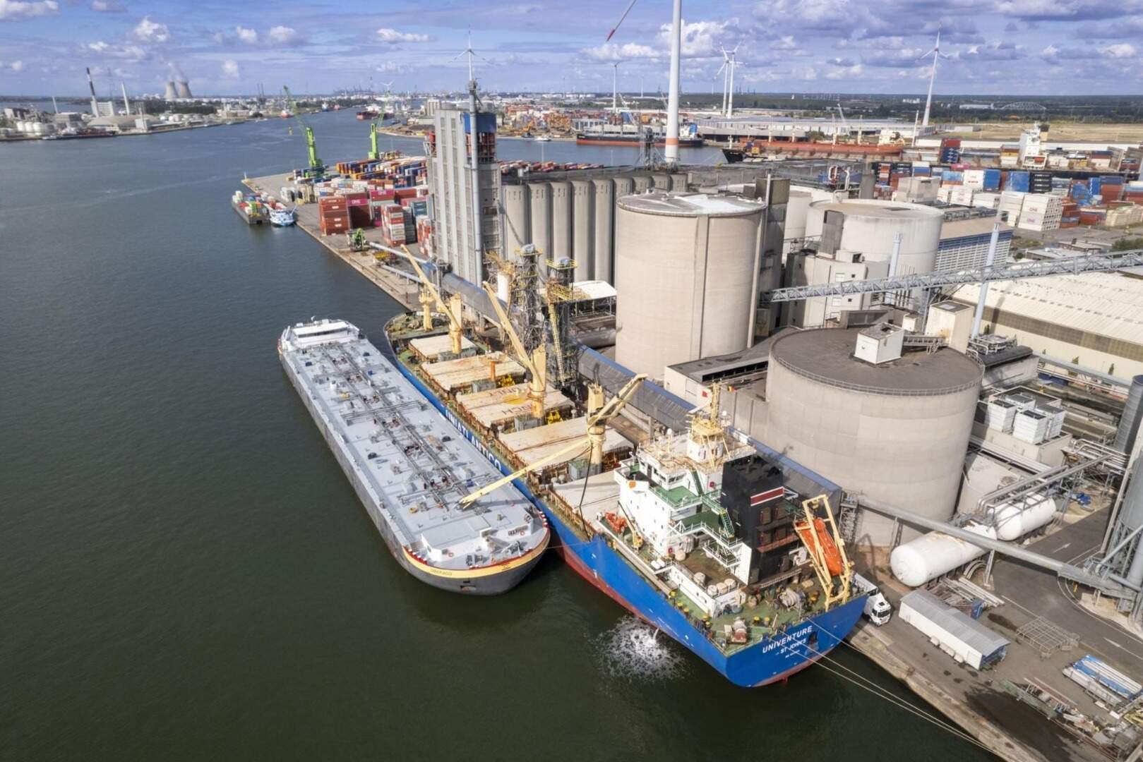 29-jarige man sterft na val bij werken in Antwerpse haven: “Hij viel ...