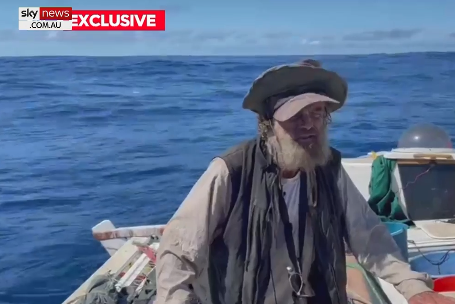 Het mirakel van Tim (51) en zijn hond: tweetal dobberde maandenlang ...