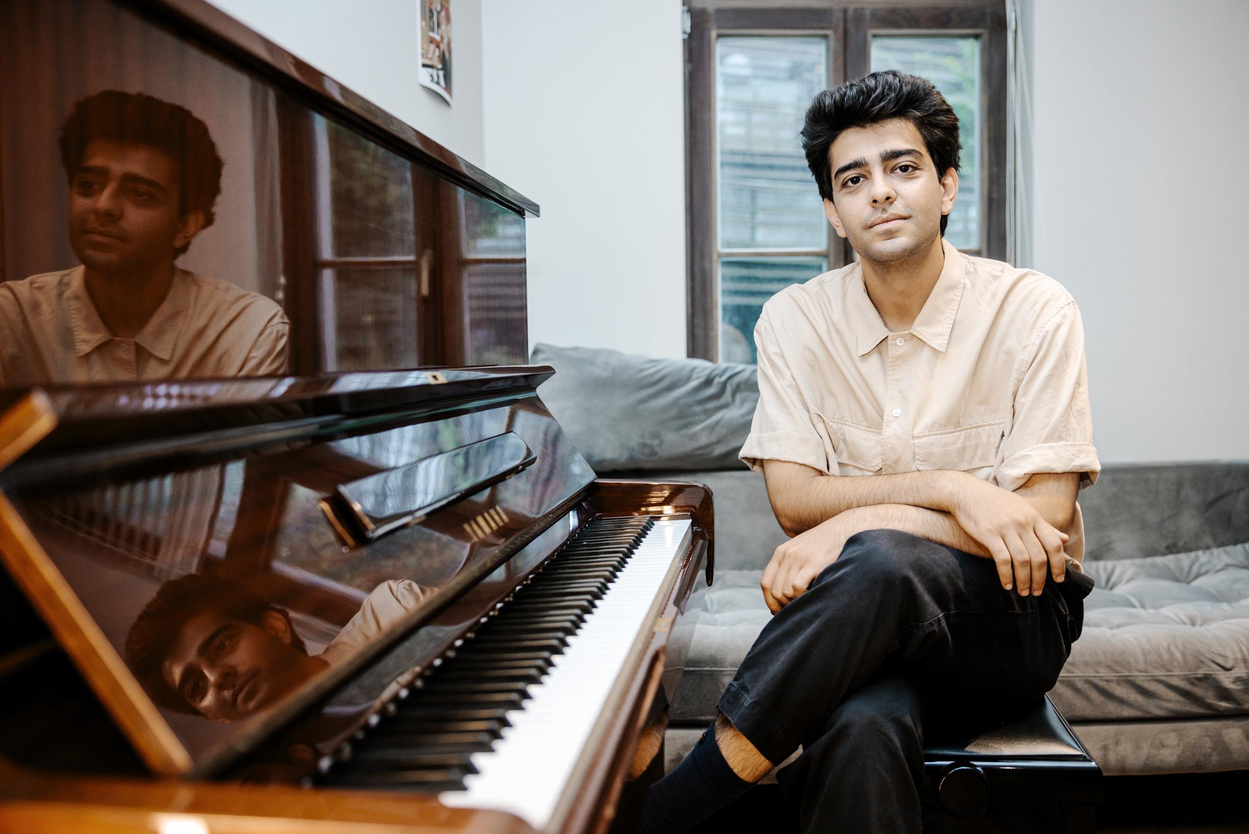 Sarshar Ghozat is de perfecte kandidaat-leerkracht piano, “maar ik heb ...