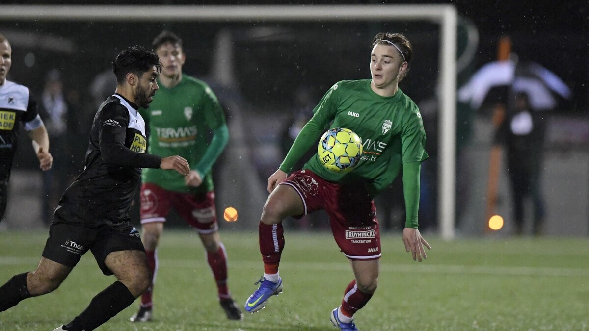 Jonge Jasper Jacobs houdt stand bij ervaren Houtvenne: “Rechtsachter ...