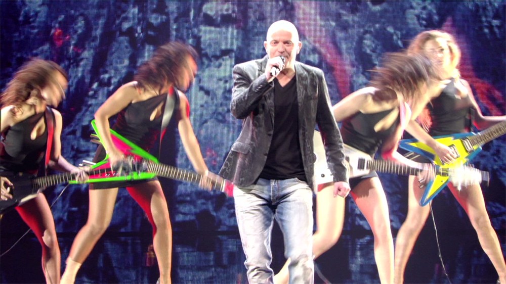 Chris smijt zich helemaal met "Gimme All Your Lovin" | HBVL