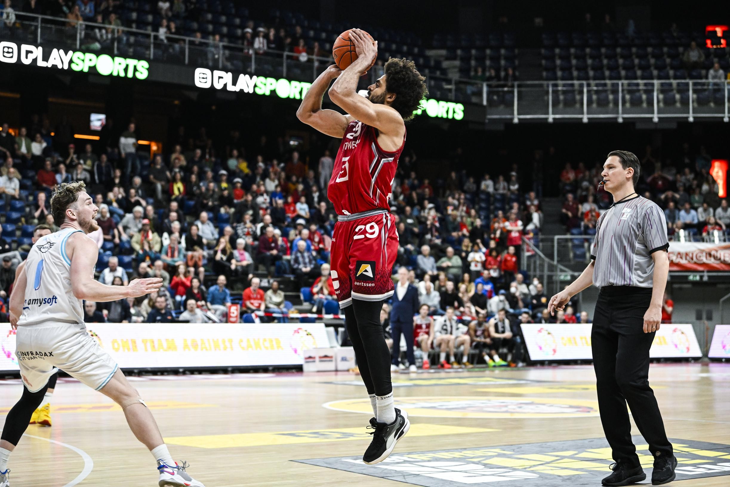 Telenet Giants Antwerp zwaar onderuit, Groningen zo goed als zeker van ...
