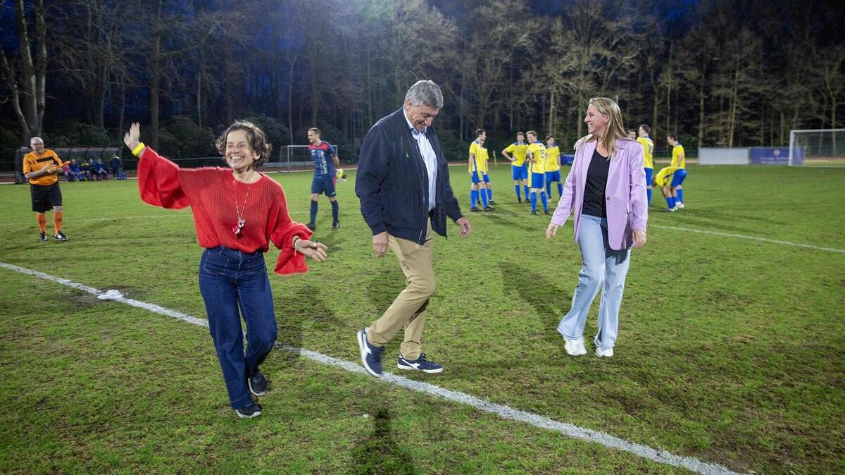 Jan Jambon en Adinda Van Gerven openen vernieuwd Louis De Winterstadion ...