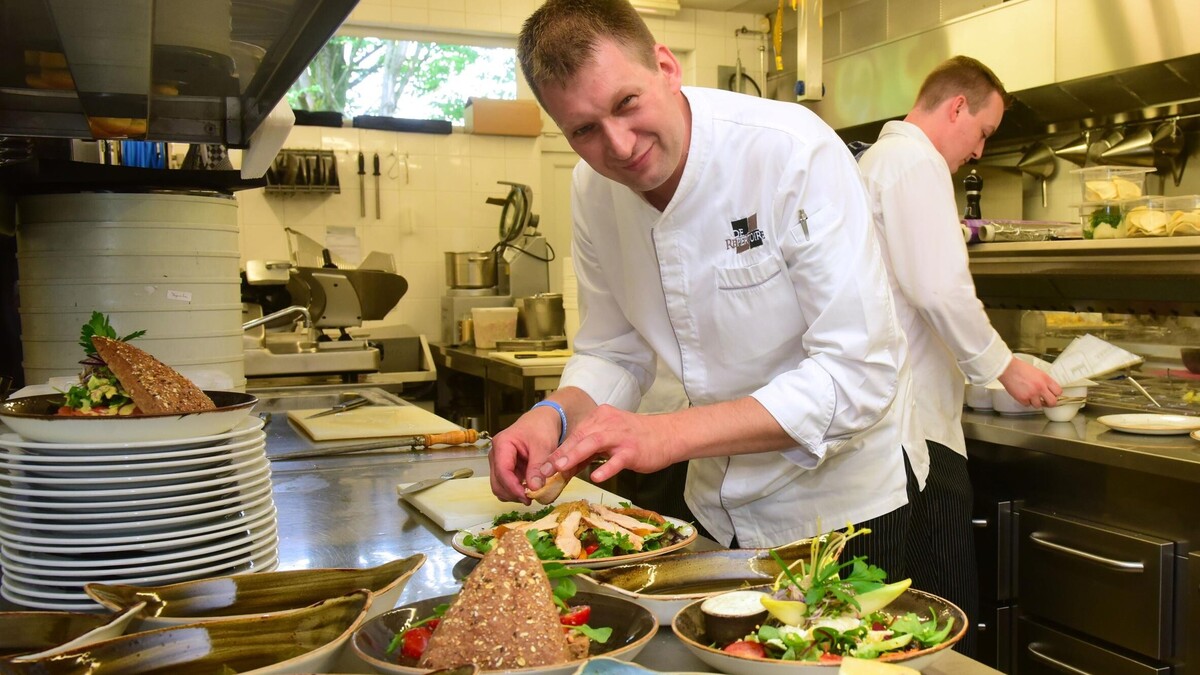 Restaurant De Repertoire nodigt jongeren uit om bij hen te komen ...