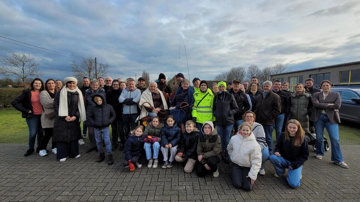 Dubbelgebuurte Eyndoven-Locht eert haar bruggenbouwer Jef Hofmans (75 ...