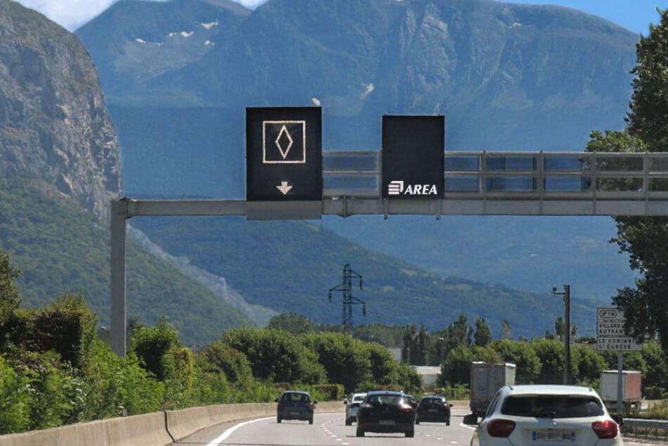 Dit verkeersbord met witte ruit duikt steeds vaker op in Frankrijk: wie ...