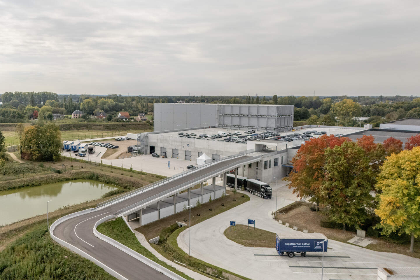 Reynaers Aluminium geeft inkijk in hypermoderne magazijnen van 23 ...