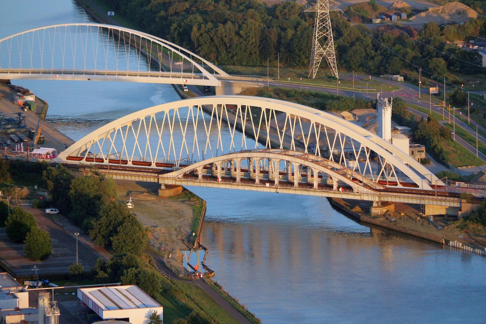 Oude spoorbrug wordt definitief ontmanteld | GVA