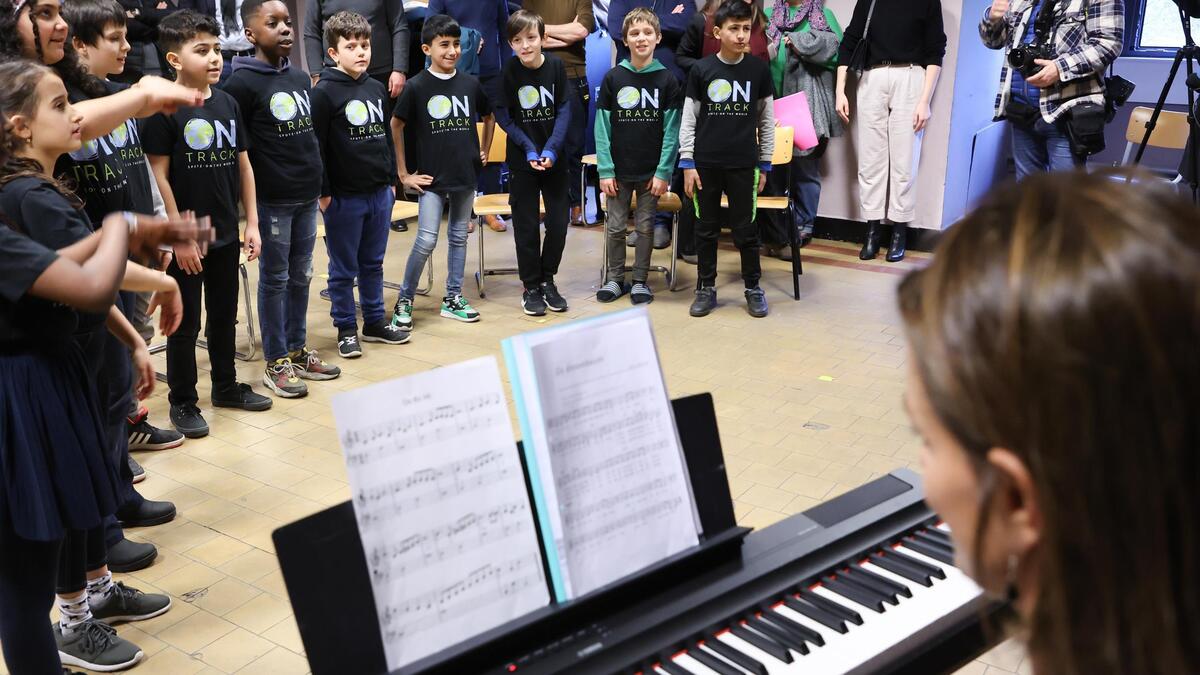 Studio 100 zoekt lesgevers muziekinitiatie voor kinderen in ...