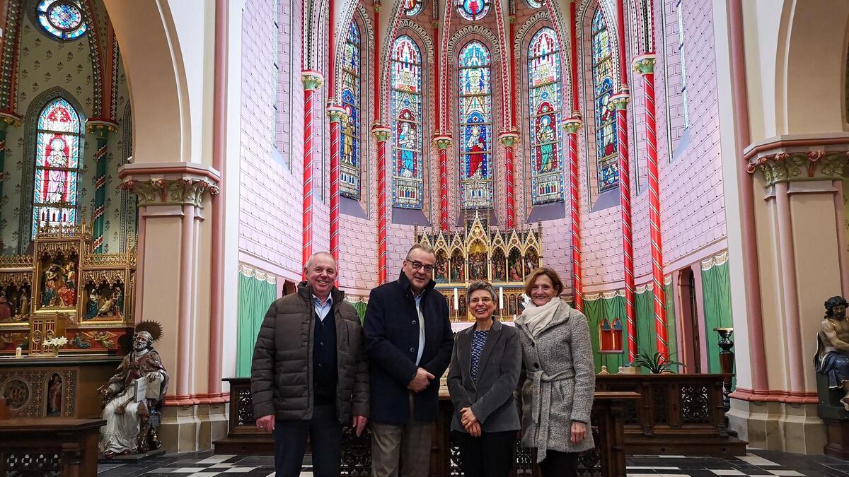 Gouverneur Cathy Berx bezoekt vernieuwde Sint-Pieterskerk | GVA
