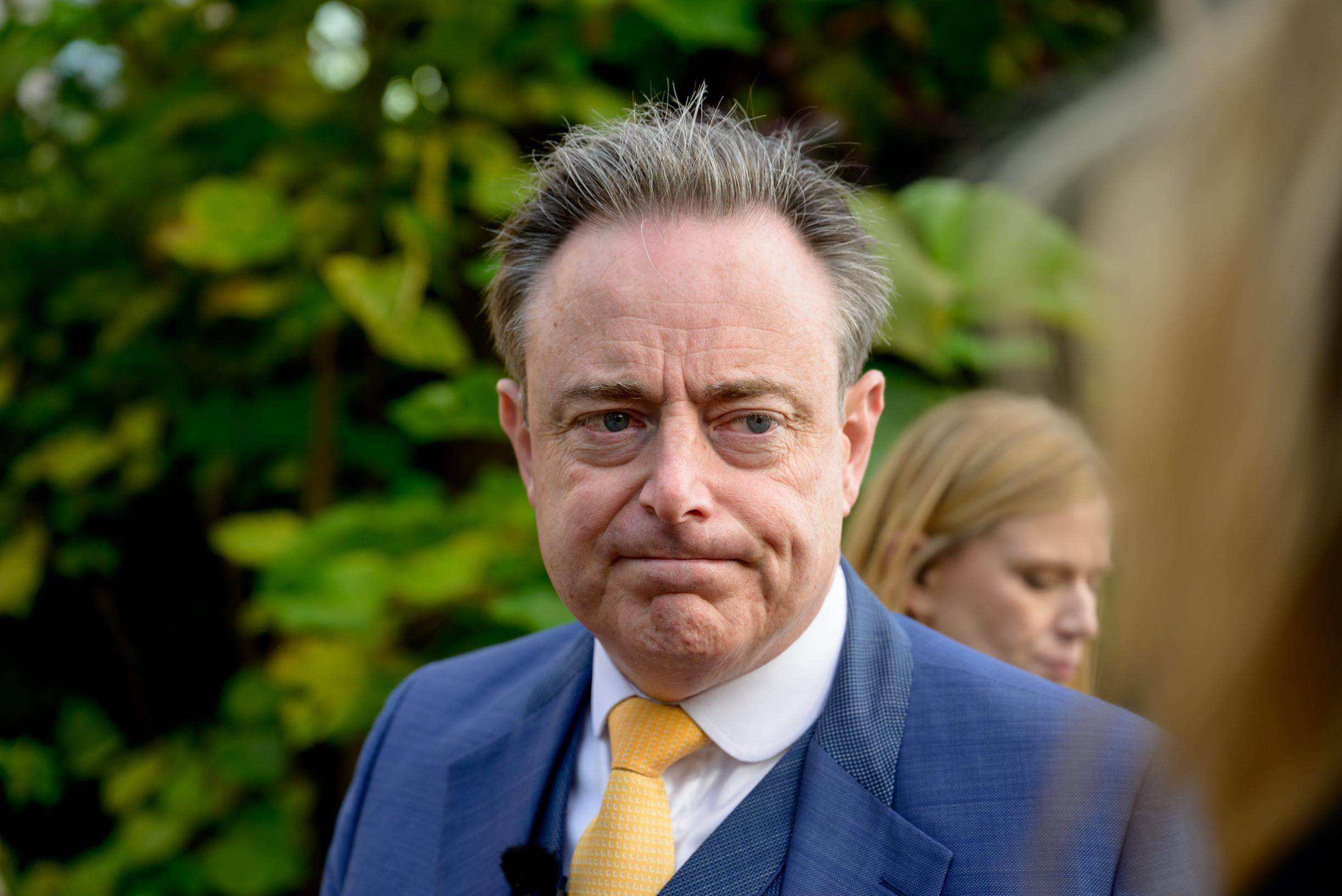 “Bart De Wever wil Open VLD betrekken bij federale formatiegesprekken ...