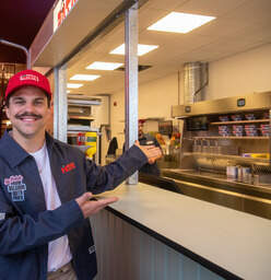Average Rob lanceert frietkot in Antwerpen: “Wat is een ridder van de ...
