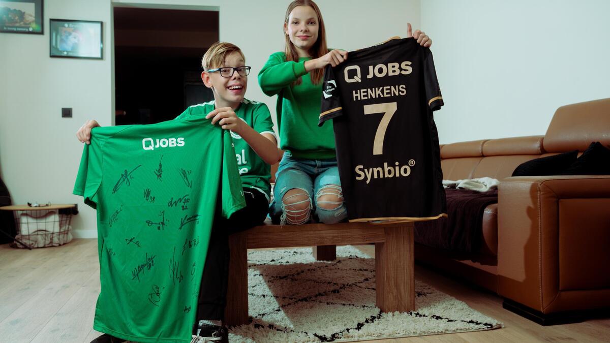 Lommel SK verrast jonge fan (11) vlak voor zware operatie | GVA