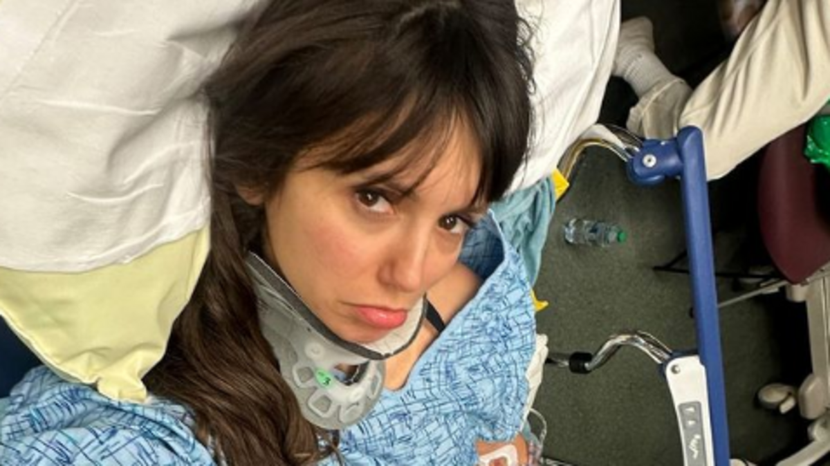 Actrice Nina Dobrev in ziekenhuis na ritje met ‘dirt bike’: “Lang ...