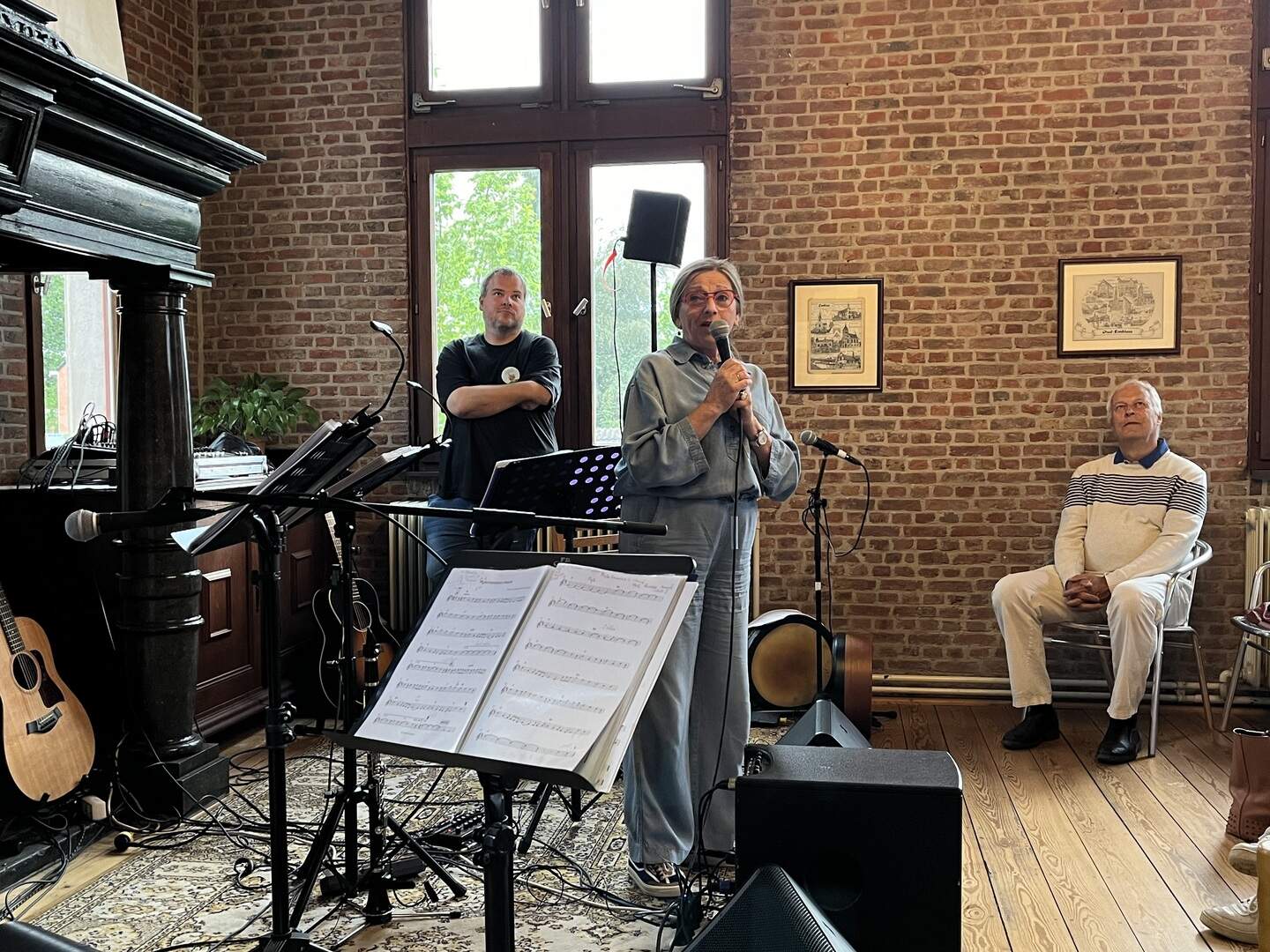 Overrompelende belangstelling voor heropening oude raadzaal door ...