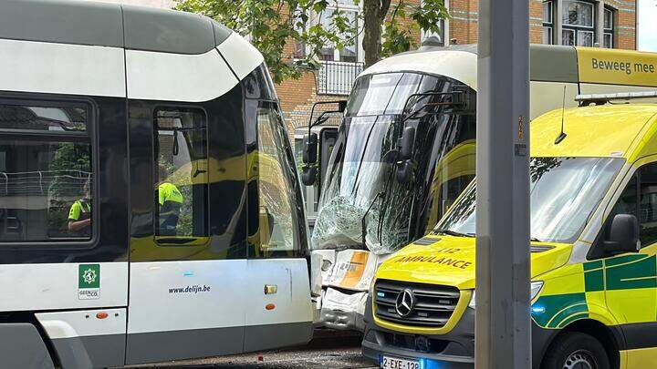 Tramverkeer hervat na aanrijding tussen twee trams in Mortsel: negen ...