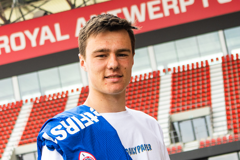 Doelman Mathis Van Gils tekent eerste profcontract bij Antwerp | GVA