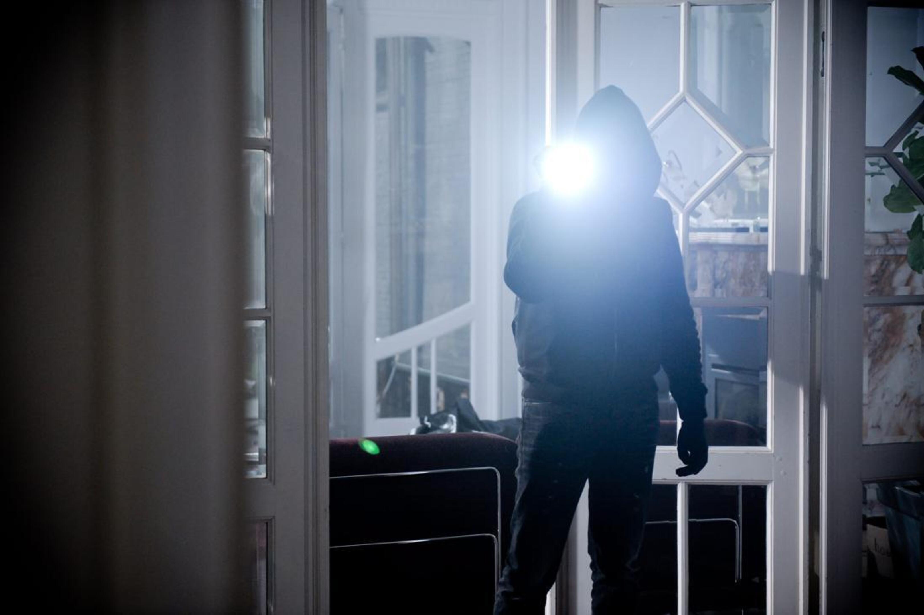 Dieven breken in op appartement: deur beschadigd, buit onbekend | GVA