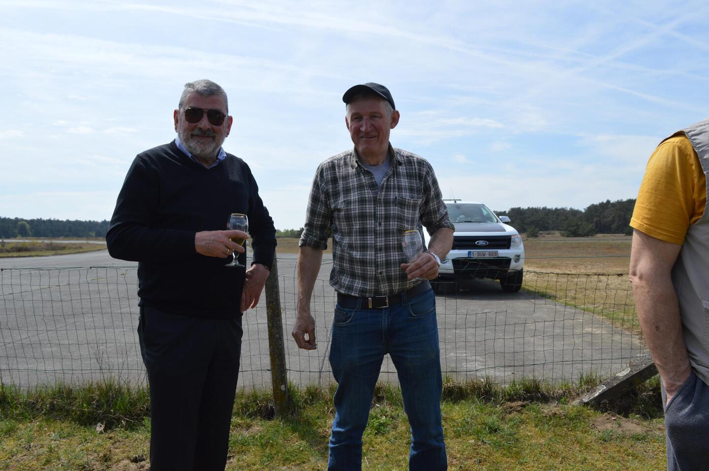 Bommenwerper vandaag boven hoofden Mallenaars, zaterdag boven King ...