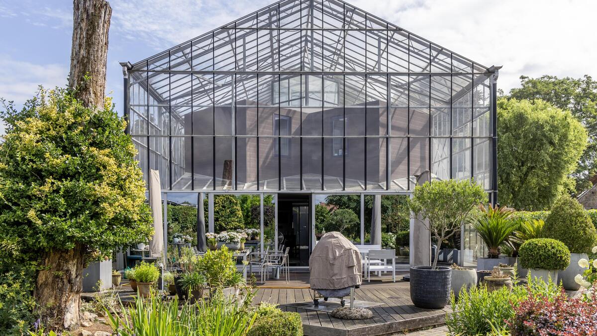 Voor liefhebbers van uitzonderlijk vastgoed: unieke serrewoning in ...