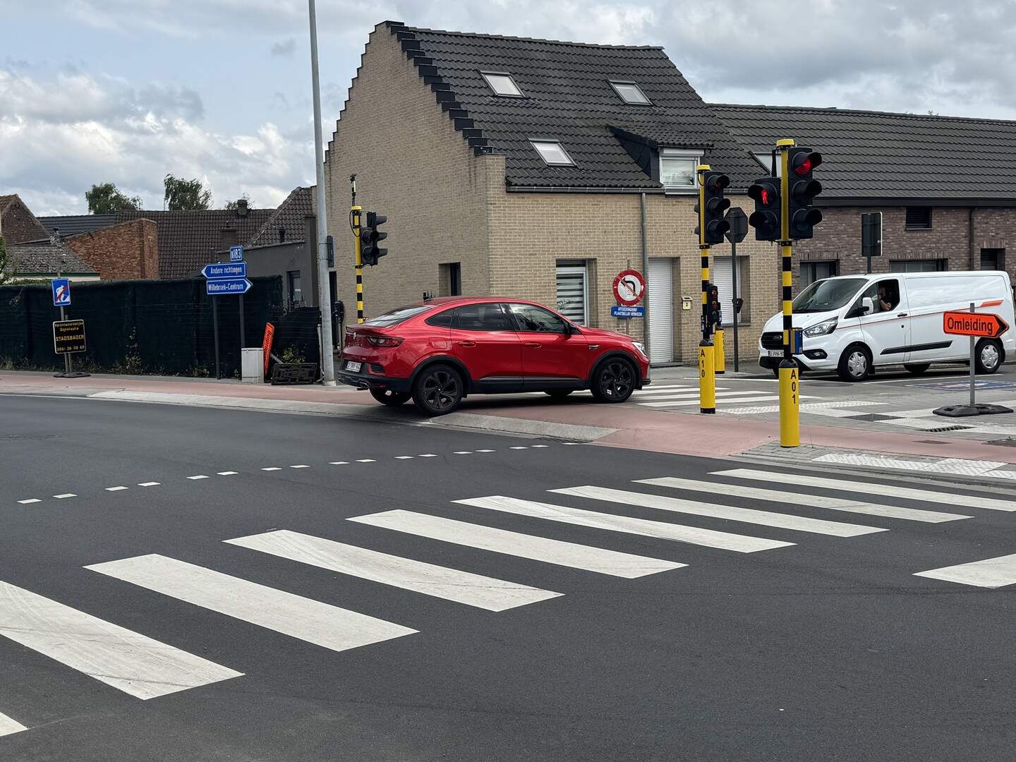 Weggebruikers storen zich aan nieuwe verkeerssituatie Bezelaerstraat: “Verkeerslichten aan ...